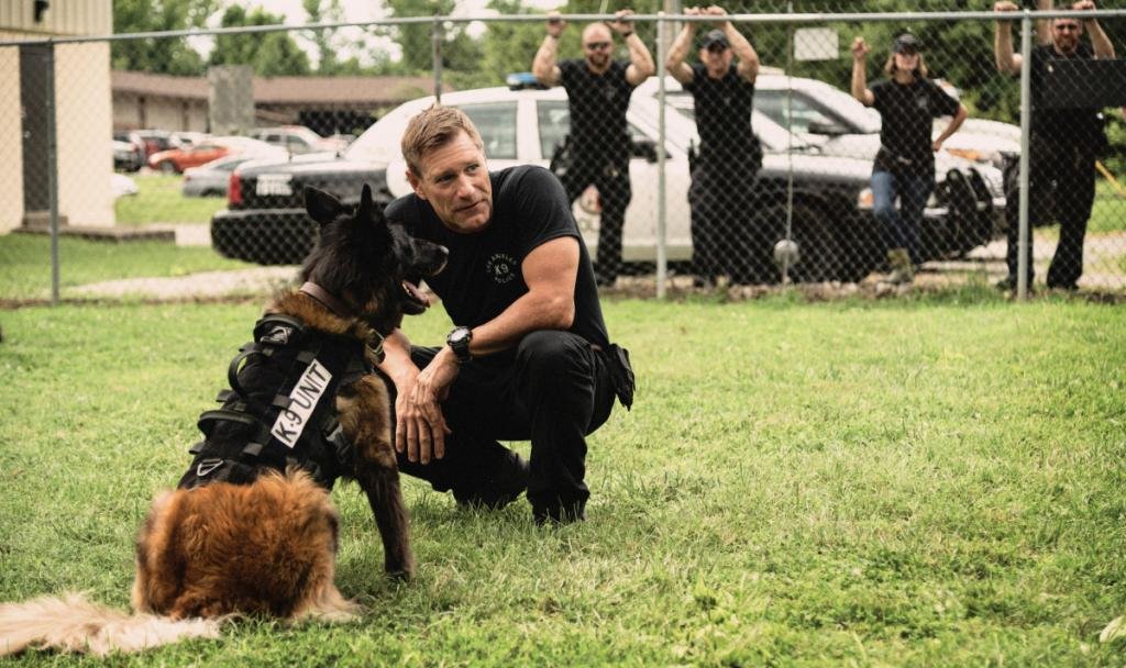 MUZZLE: Get A First Look At Aaron Eckhart With Man’s Best Friend In The ...