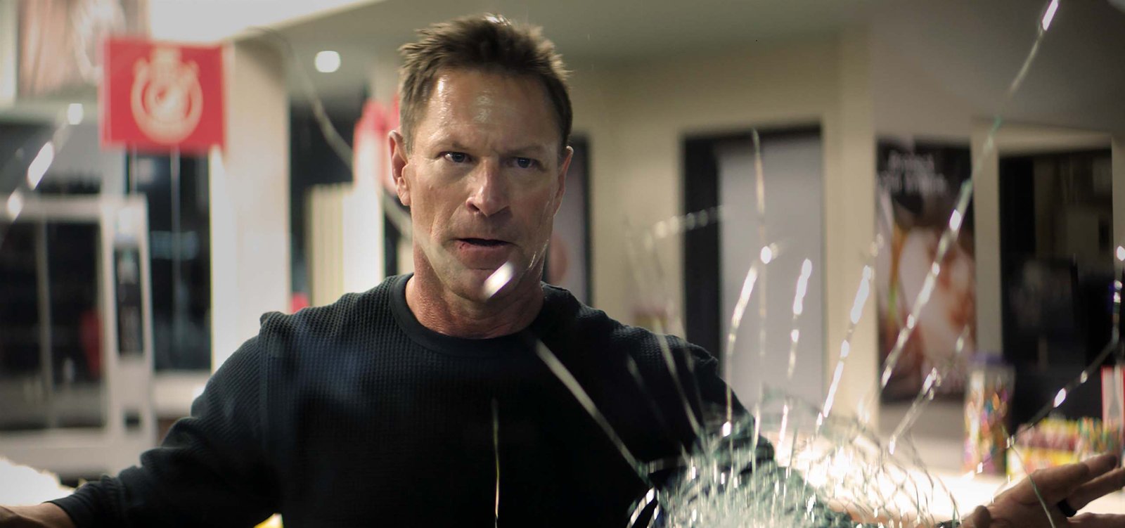 MUZZLE: CITY OF WOLVES Reveals First Look At Aaron Eckhart In New ...